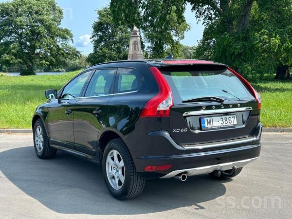 Black Volvo XC60 2013 in Riga, with an engine capacity of 2.00 L and mileage of 305 thousand km for 8350 €, photo 4 on AUTOMOTO.COM.LV