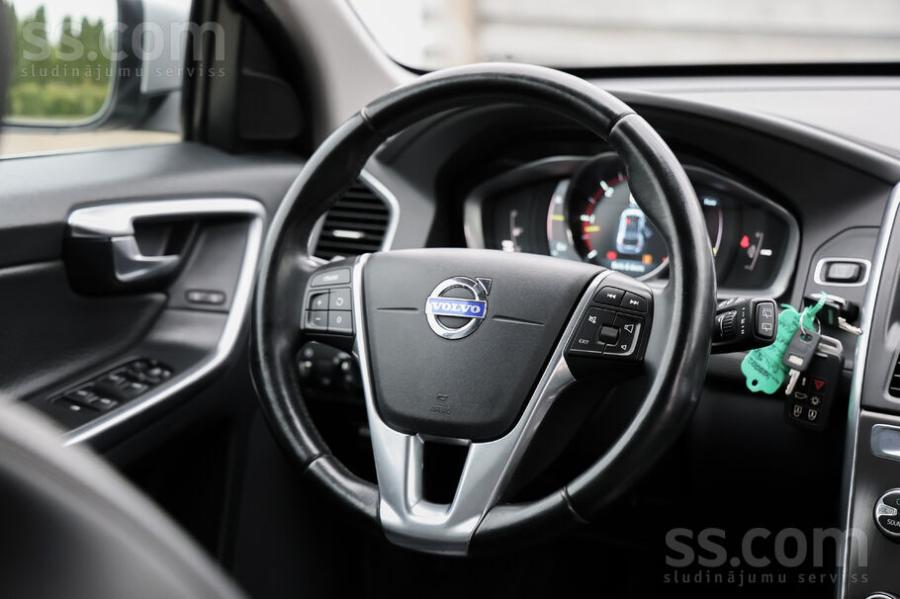 Melns Volvo XC60 2013 Jelgava, ar dzinēja tilpumu 2.00 L un nobraukumu 0 tūkst. km par 11500 €, foto 17 vietnē AUTOMOTO.COM.LV
