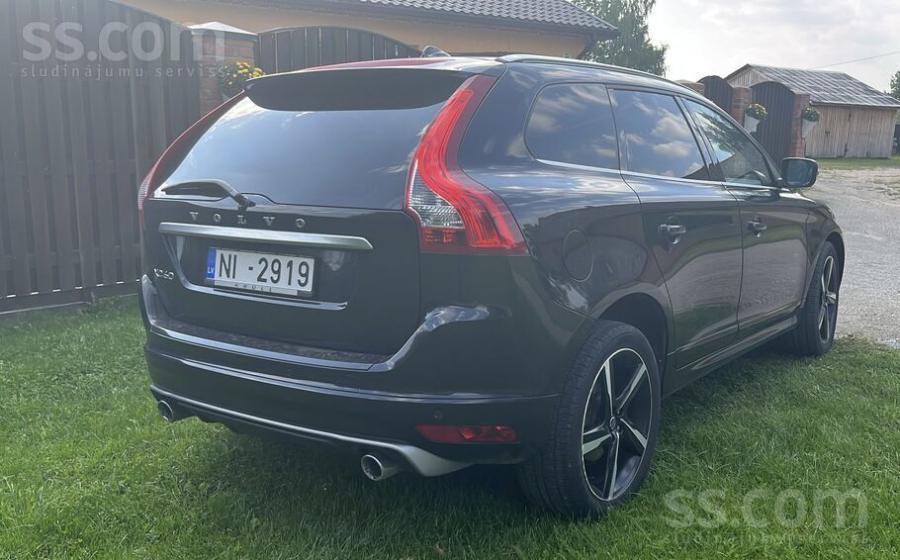 Black Volvo XC60 2013 in Bauska, with an engine capacity of 2.40 L and mileage of 266 thousand km for 11500 €, photo 3 on AUTOMOTO.COM.LV