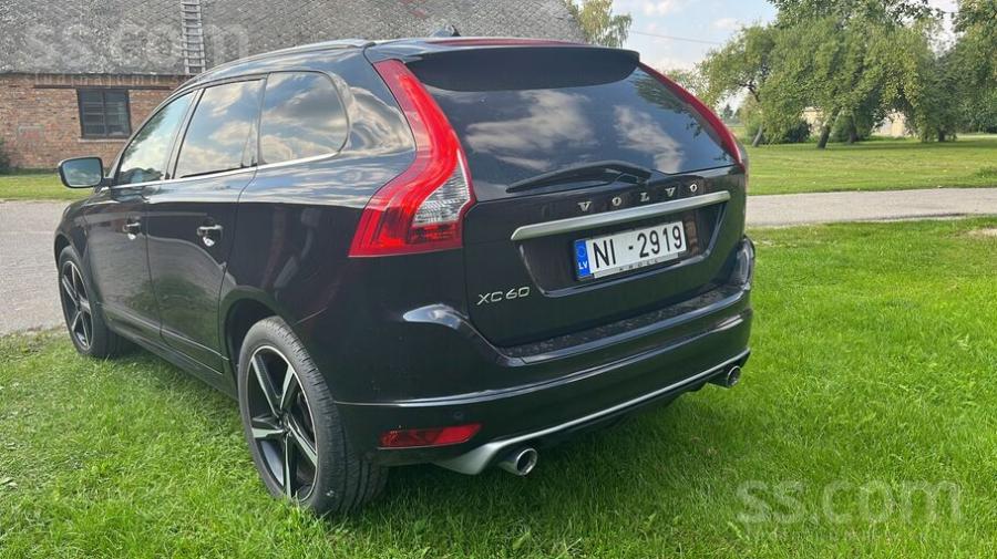 Black Volvo XC60 2013 in Bauska, with an engine capacity of 2.40 L and mileage of 266 thousand km for 11500 €, photo 4 on AUTOMOTO.COM.LV