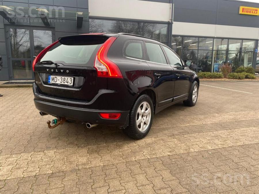 Black Volvo XC60 2013 in Dobele, with an engine capacity of 2.40 L and mileage of 266 thousand km for 9500 €, photo 7 on AUTOMOTO.COM.LV