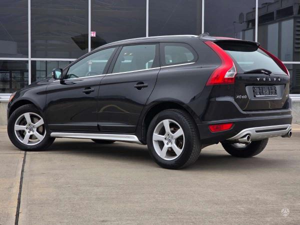 Black Volvo XC60 2013 in Vilnius, with an engine capacity of 1.98 L and mileage of 249 thousand km for 10900 €, photo 6 on AUTOMOTO.COM.LV