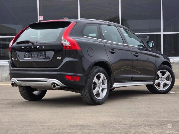 Black Volvo XC60 2013 in Vilnius, with an engine capacity of 1.98 L and mileage of 249 thousand km for 10900 €, photo 8 on AUTOMOTO.COM.LV