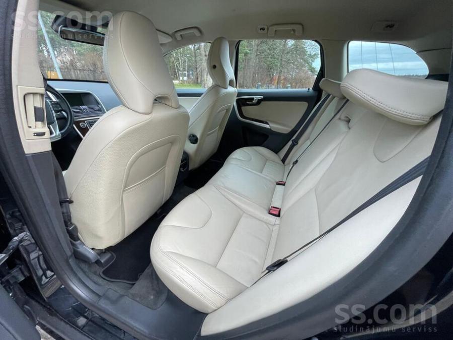 Melns Volvo XC60 2013 Jūrmala, ar dzinēja tilpumu 2.00 L un nobraukumu 279 tūkst. km par 10700 €, foto 7 vietnē AUTOMOTO.COM.LV