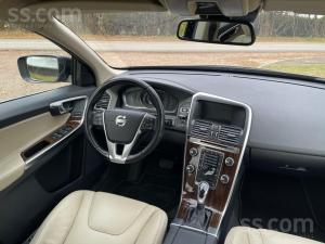 Melns Volvo XC60 2013 Jūrmala, ar dzinēja tilpumu 2.00 L un nobraukumu 279 tūkst. km par 10700 €, foto 13 vietnē AUTOMOTO.COM.LV