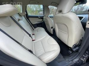 Melns Volvo XC60 2013 Jūrmala, ar dzinēja tilpumu 2.00 L un nobraukumu 279 tūkst. km par 10700 €, foto 14 vietnē AUTOMOTO.COM.LV