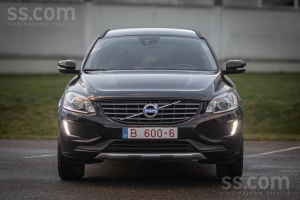 Black Volvo XC60 2013 in Tukums, with an engine capacity of 2.00 L and mileage of 257 thousand km for 10990 €, photo 3 on AUTOMOTO.COM.LV