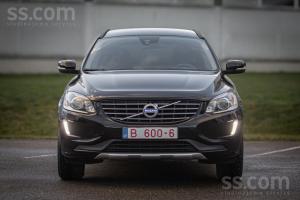 Black Volvo XC60 2013 in Tukums, with an engine capacity of 2.00 L and mileage of 257 thousand km for 10990 €, photo 3 on AUTOMOTO.COM.LV