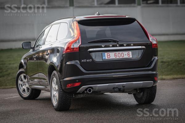 Black Volvo XC60 2013 in Tukums, with an engine capacity of 2.00 L and mileage of 257 thousand km for 10990 €, photo 7 on AUTOMOTO.COM.LV