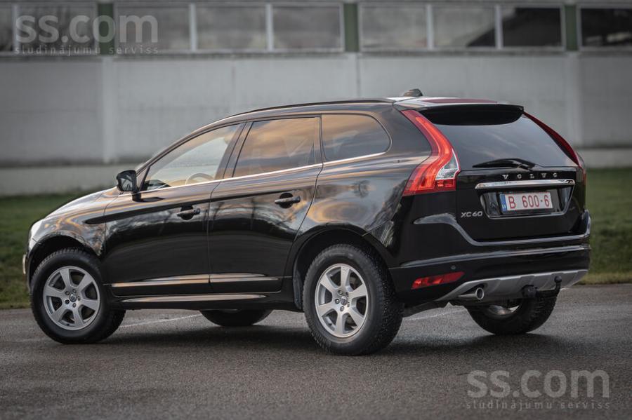 Black Volvo XC60 2013 in Tukums, with an engine capacity of 2.00 L and mileage of 257 thousand km for 10990 €, photo 8 on AUTOMOTO.COM.LV