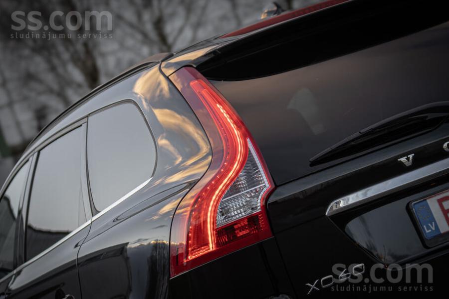 Black Volvo XC60 2013 in Tukums, with an engine capacity of 2.00 L and mileage of 257 thousand km for 10990 €, photo 10 on AUTOMOTO.COM.LV