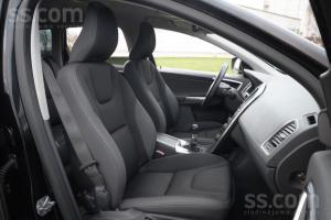 Black Volvo XC60 2013 in Tukums, with an engine capacity of 2.00 L and mileage of 257 thousand km for 10990 €, photo 16 on AUTOMOTO.COM.LV