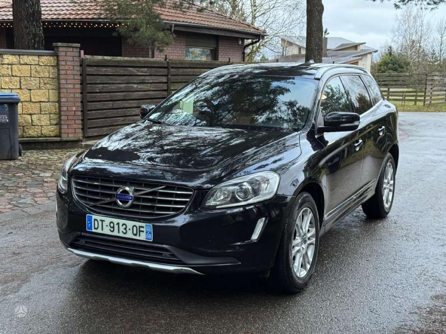 Black Volvo XC60 2013 in Vilnius, with an engine capacity of 2.40 L and mileage of 284 thousand km for 14700 €, photo 2 on AUTOMOTO.COM.LV