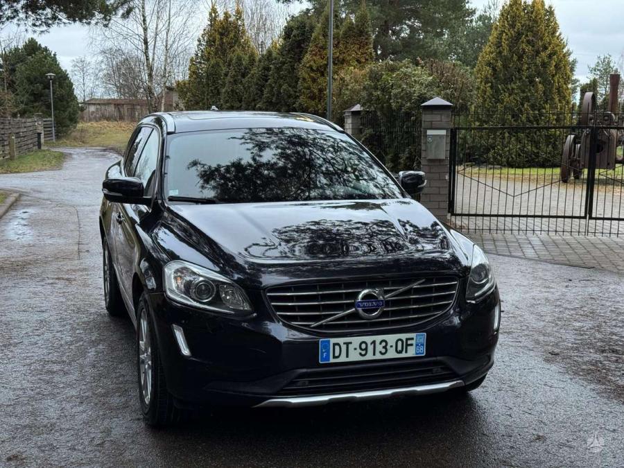 Black Volvo XC60 2013 in Vilnius, with an engine capacity of 2.40 L and mileage of 284 thousand km for 14700 €, photo 5 on AUTOMOTO.COM.LV