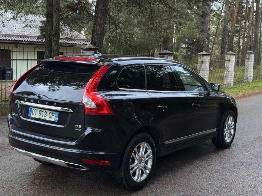 Black Volvo XC60 2013 in Vilnius, with an engine capacity of 2.40 L and mileage of 284 thousand km for 14700 €, photo 7 on AUTOMOTO.COM.LV