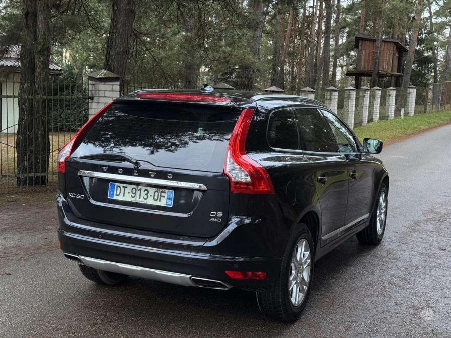 Black Volvo XC60 2013 in Vilnius, with an engine capacity of 2.40 L and mileage of 284 thousand km for 14700 €, photo 8 on AUTOMOTO.COM.LV
