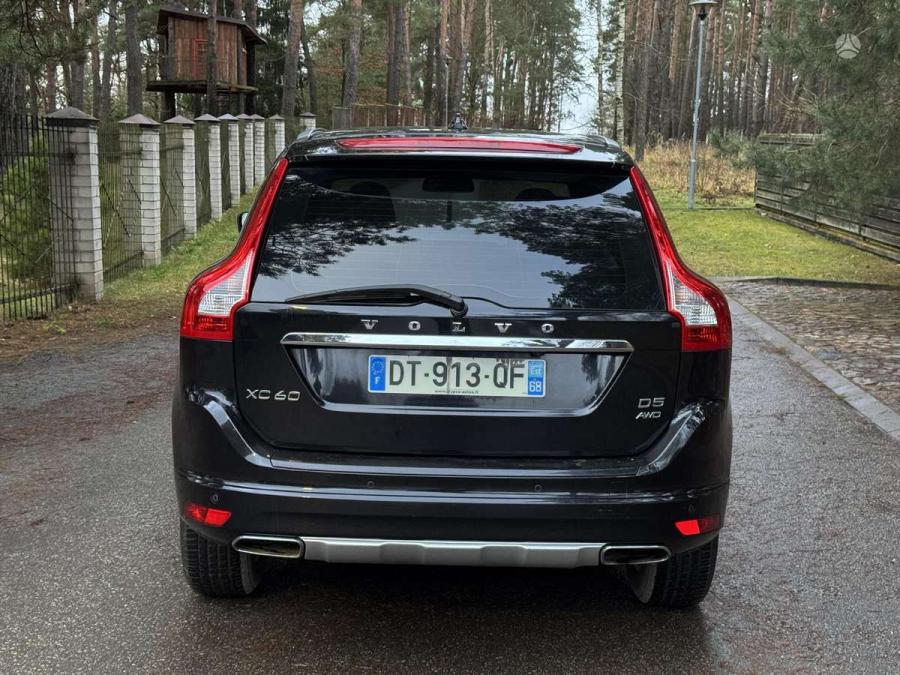 Black Volvo XC60 2013 in Vilnius, with an engine capacity of 2.40 L and mileage of 284 thousand km for 14700 €, photo 9 on AUTOMOTO.COM.LV