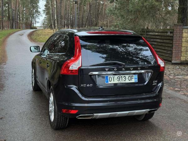Melns Volvo XC60 2013 Viļņa, ar dzinēja tilpumu 2.40 L un nobraukumu 284 tūkst. km par 14700 €, foto 10 vietnē AUTOMOTO.COM.LV