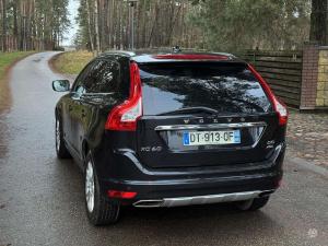 Black Volvo XC60 2013 in Vilnius, with an engine capacity of 2.40 L and mileage of 284 thousand km for 14700 €, photo 10 on AUTOMOTO.COM.LV