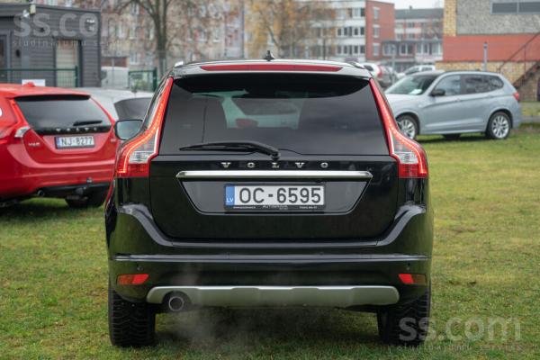 Black Volvo XC60 2013 in Liepaja, with an engine capacity of 2.00 L and mileage of 297 thousand km for 10650 €, photo 3 on AUTOMOTO.COM.LV