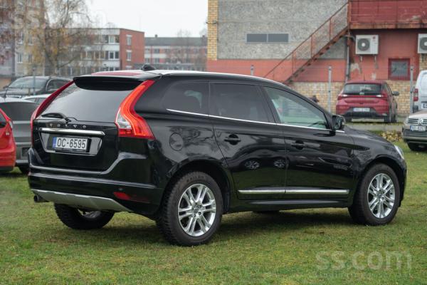 Black Volvo XC60 2013 in Liepaja, with an engine capacity of 2.00 L and mileage of 297 thousand km for 10650 €, photo 4 on AUTOMOTO.COM.LV