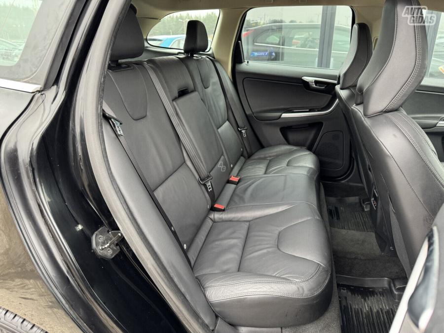 Black Volvo XC60 2013 in Vilnius, with an engine capacity of 2.40 L and mileage of 195 thousand km for 9350 €, photo 7 on AUTOMOTO.COM.LV