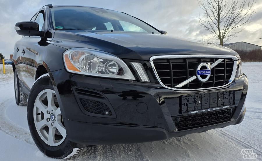 Black Volvo XC60 2013 in Siauliai, with an engine capacity of 2.40 L and mileage of 229 thousand km for 9350 €, photo 8 on AUTOMOTO.COM.LV