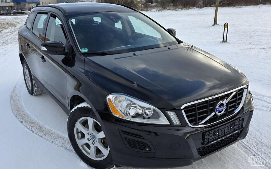Black Volvo XC60 2013 in Siauliai, with an engine capacity of 2.40 L and mileage of 229 thousand km for 9350 €, photo 9 on AUTOMOTO.COM.LV