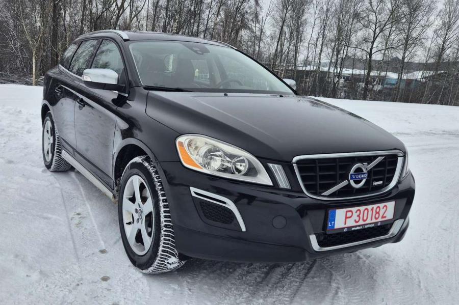 Melns Volvo XC60 2013 Utena, ar dzinēja tilpumu 1.98 L un nobraukumu 290 tūkst. km par 8250 €, foto 4 vietnē AUTOMOTO.COM.LV