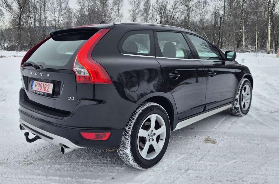 Melns Volvo XC60 2013 Utena, ar dzinēja tilpumu 1.98 L un nobraukumu 290 tūkst. km par 8250 €, foto 10 vietnē AUTOMOTO.COM.LV