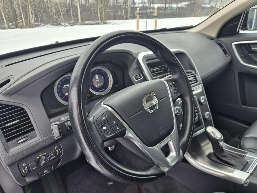 Melns Volvo XC60 2013 Utena, ar dzinēja tilpumu 1.98 L un nobraukumu 290 tūkst. km par 8250 €, foto 15 vietnē AUTOMOTO.COM.LV