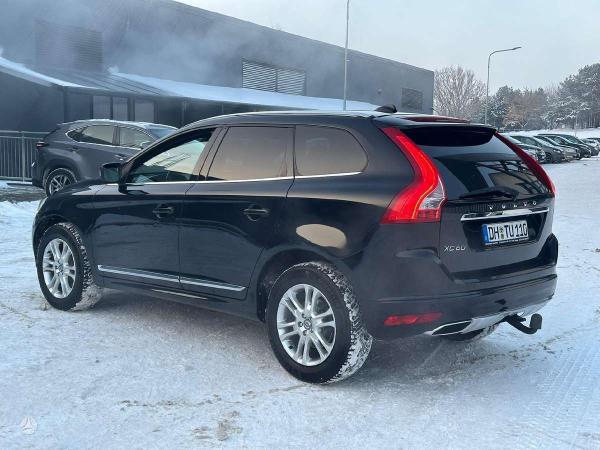 Black Volvo XC60 2013 in Jonava, with an engine capacity of 2.40 L and mileage of 280 thousand km for 13799 €, photo 7 on AUTOMOTO.COM.LV