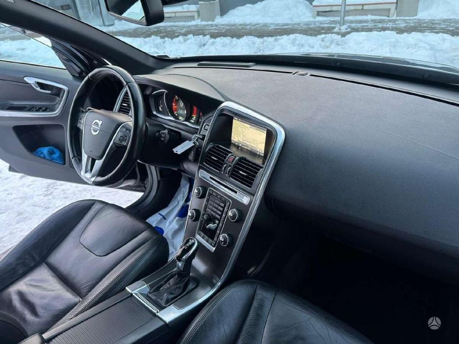Melns Volvo XC60 2013 Jonava, ar dzinēja tilpumu 2.40 L un nobraukumu 280 tūkst. km par 13799 €, foto 31 vietnē AUTOMOTO.COM.LV