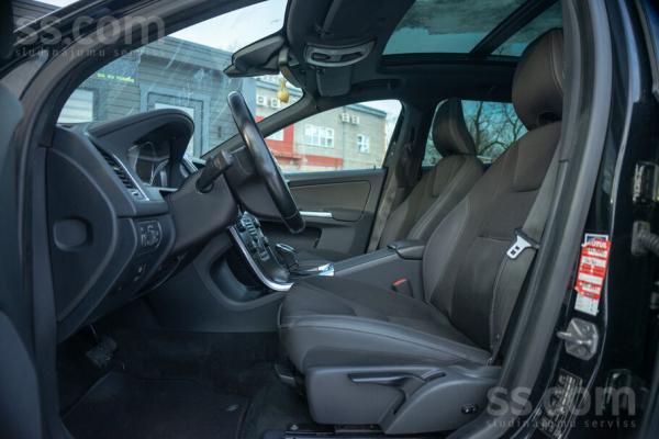 Black Volvo XC60 2013 in Liepaja, with an engine capacity of 2.00 L and mileage of 297 thousand km for 10350 €, photo 7 on AUTOMOTO.COM.LV
