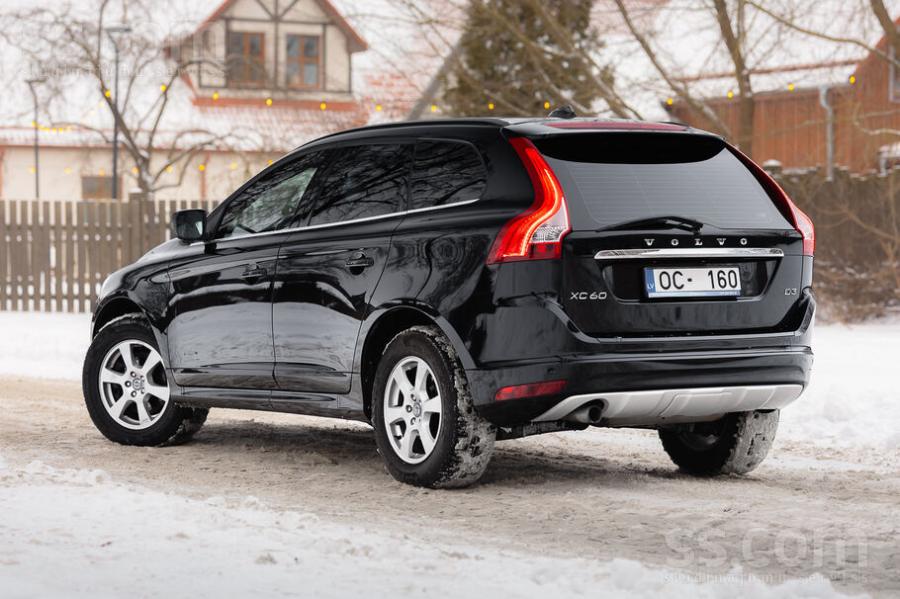 Black Volvo XC60 2013 in Jelgava, with an engine capacity of 2.00 L and mileage of 296 thousand km for 10590 €, photo 5 on AUTOMOTO.COM.LV