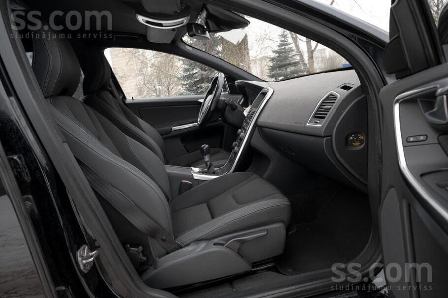 Black Volvo XC60 2013 in Jelgava, with an engine capacity of 2.00 L and mileage of 296 thousand km for 10590 €, photo 10 on AUTOMOTO.COM.LV