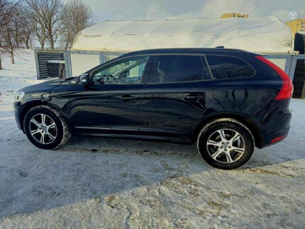 Melns Volvo XC60 2013 Mažeikiai, ar dzinēja tilpumu 2.40 L un nobraukumu 388 tūkst. km par 11500 €, foto 5 vietnē AUTOMOTO.COM.LV