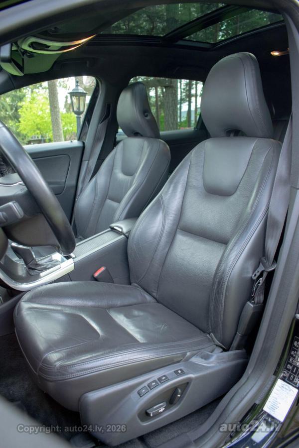 Melns Volvo XC60 2013 Tallina, ar dzinēja tilpumu 2.00 L un nobraukumu 345 tūkst. km par 12990 €, foto 11 vietnē AUTOMOTO.COM.LV