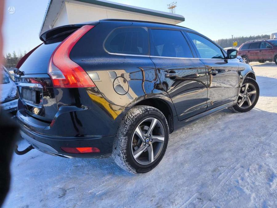 Melns Volvo XC60 2013 Viļņa, ar dzinēja tilpumu 1.98 L un nobraukumu 255 tūkst. km par 10500 €, foto 4 vietnē AUTOMOTO.COM.LV