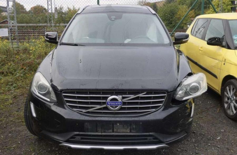 Black Volvo XC60 2013 in Marijampole, with an engine capacity of 2.40 L and mileage of 300 thousand km for 8200 €, photo 2 on AUTOMOTO.COM.LV