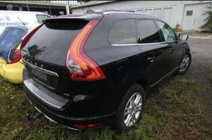 Black Volvo XC60 2013 in Marijampole, with an engine capacity of 2.40 L and mileage of 300 thousand km for 8200 €, photo 5 on AUTOMOTO.COM.LV