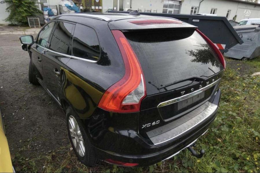 Black Volvo XC60 2013 in Marijampole, with an engine capacity of 2.40 L and mileage of 300 thousand km for 8200 €, photo 7 on AUTOMOTO.COM.LV