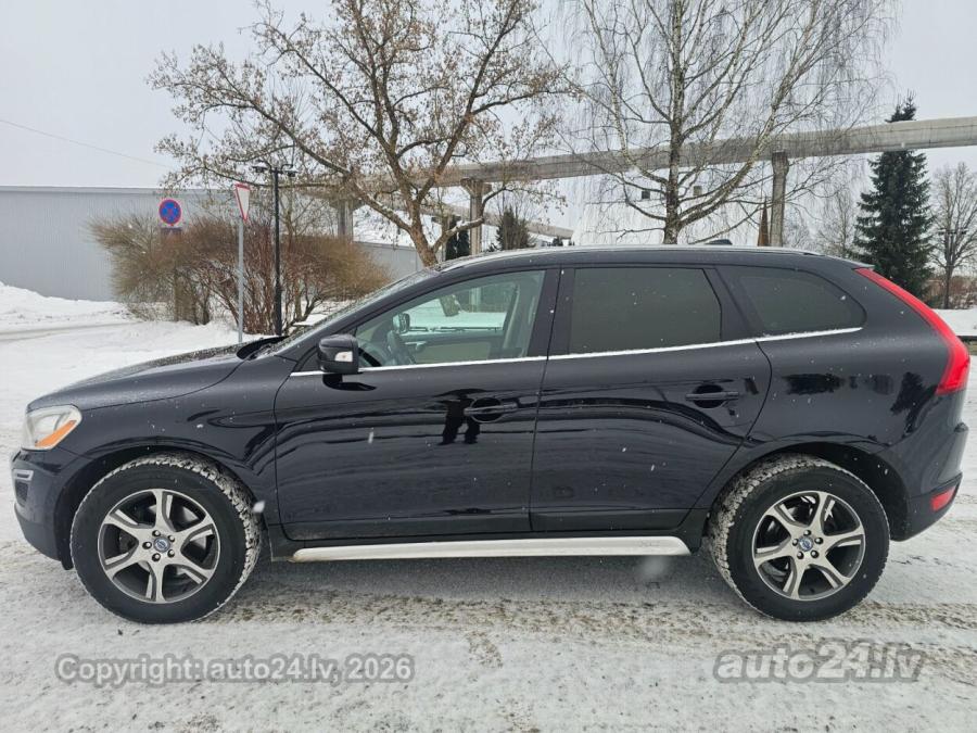 Black Volvo XC60 2013 in Paide, with an engine capacity of 2.40 L and mileage of 229 thousand km for 12700 €, photo 3 on AUTOMOTO.COM.LV