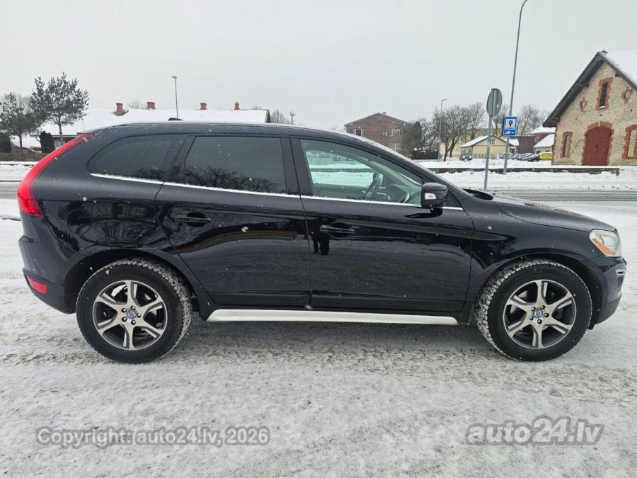 Black Volvo XC60 2013 in Paide, with an engine capacity of 2.40 L and mileage of 229 thousand km for 12700 €, photo 7 on AUTOMOTO.COM.LV