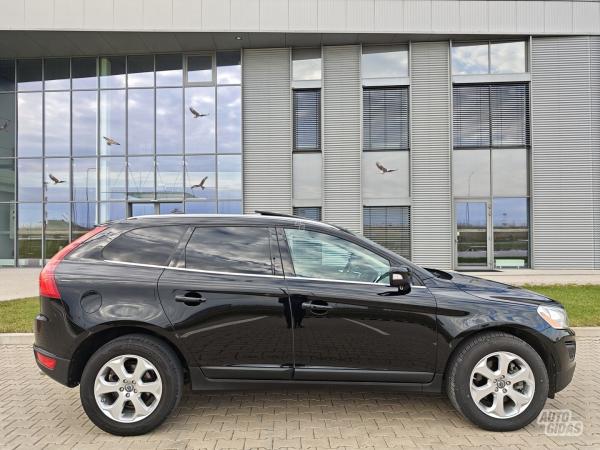 Black Volvo XC60 2013 in Siauliai, with an engine capacity of 3.20 L and mileage of 139 thousand km for 10500 €, photo 4 on AUTOMOTO.COM.LV