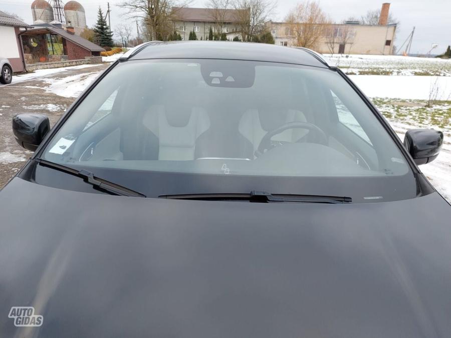 Black Volvo XC60 2013 in Jonava, with an engine capacity of 2.40 L and mileage of 254 thousand km for 13500 €, photo 5 on AUTOMOTO.COM.LV