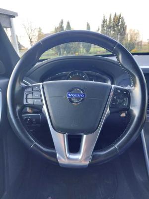 Black Volvo XC60 2013 in Jonava, with an engine capacity of 2.40 L and mileage of 254 thousand km for 13500 €, photo 8 on AUTOMOTO.COM.LV