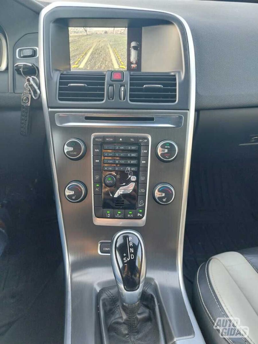 Black Volvo XC60 2013 in Jonava, with an engine capacity of 2.40 L and mileage of 254 thousand km for 13500 €, photo 9 on AUTOMOTO.COM.LV
