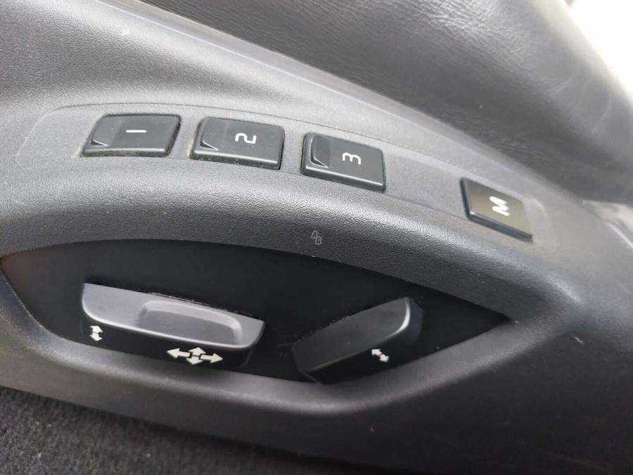 Black Volvo XC60 2013 in Jonava, with an engine capacity of 2.40 L and mileage of 254 thousand km for 13500 €, photo 13 on AUTOMOTO.COM.LV