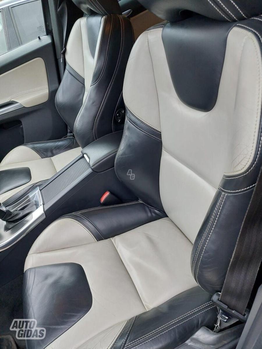 Black Volvo XC60 2013 in Jonava, with an engine capacity of 2.40 L and mileage of 254 thousand km for 13500 €, photo 14 on AUTOMOTO.COM.LV